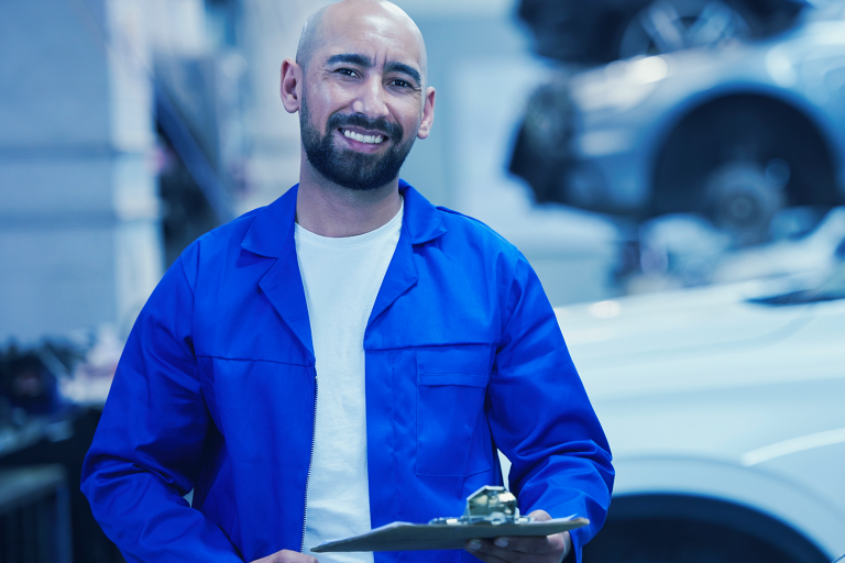 Carro amassado: aprenda a desamassar sem estragar o veículo!